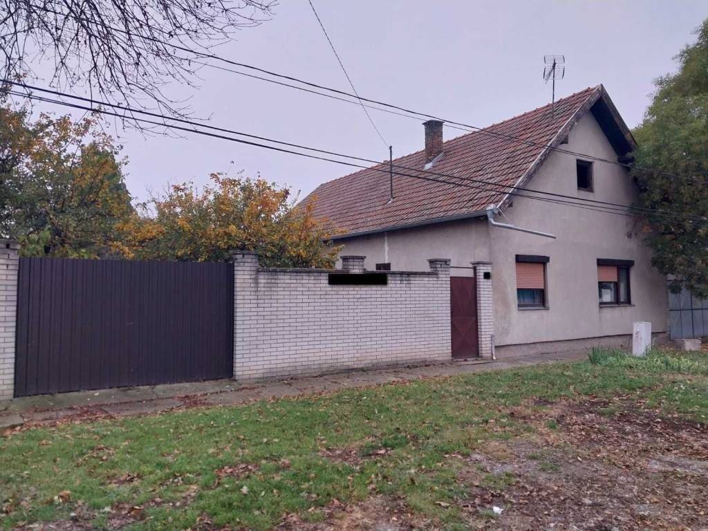 Samostalna porodična kuća 119 m², za renoviranje, Peščara, Novo Selo, Subotica