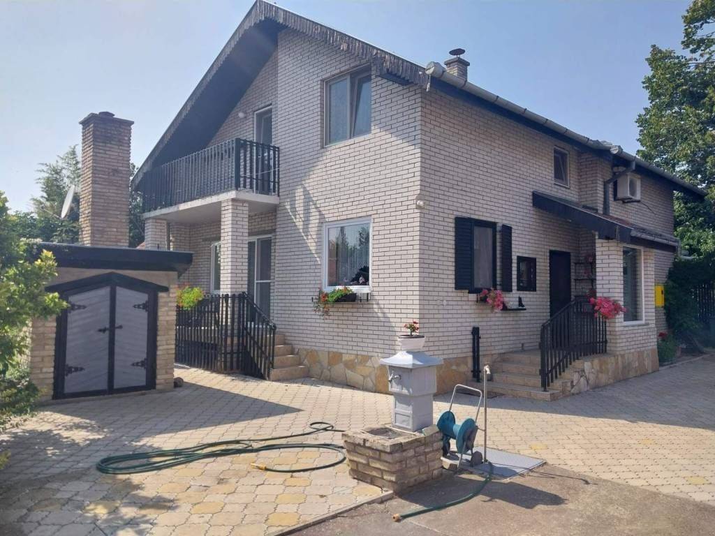 Samostalna porodična kuća 277 m², Peščara, Novo Selo, Subotica