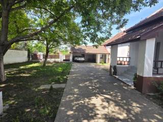 Samostalna porodična kuća 220 m², Bajmok, Subotica