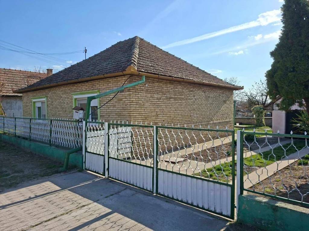 Samostalna porodična kuća 130 m², Peščara, Novo Selo, Subotica