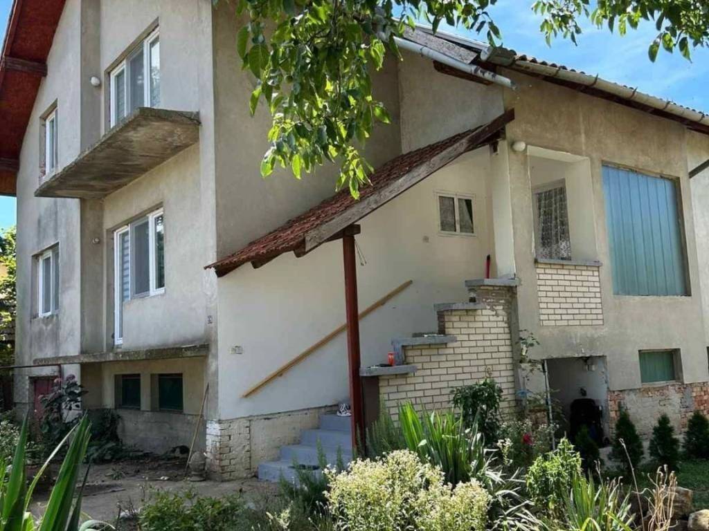 Samostalna porodična kuća 390 m², Žednik, Subotica