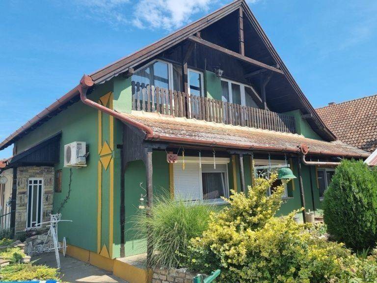Samostalna porodična kuća 220 m², Peščara, Novo Selo, Subotica