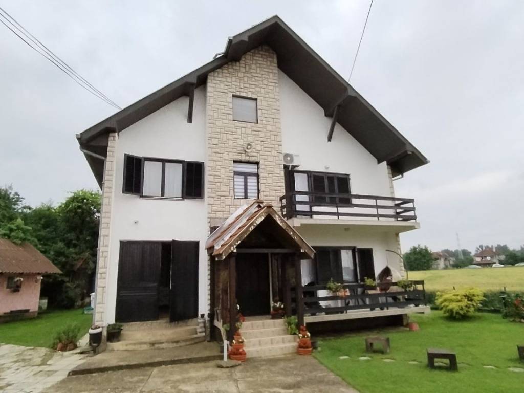 Samostalna porodična kuća 175 m², Čačak
