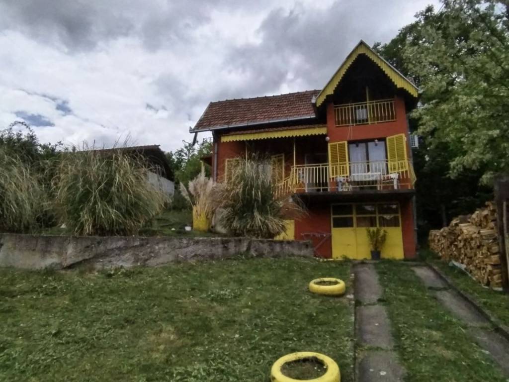Samostalna porodična kuća 65 m², Čačak