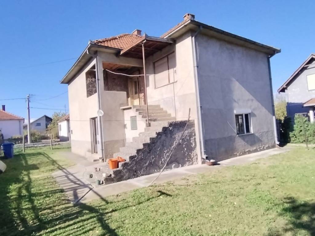 Samostalna porodična kuća 93 m², Čačak