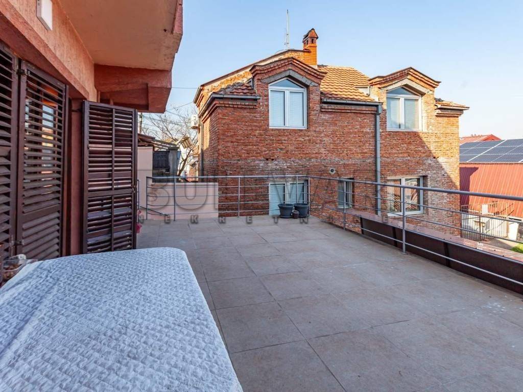 Samostalna porodična vila 122 m², Centar - Marger, Niš