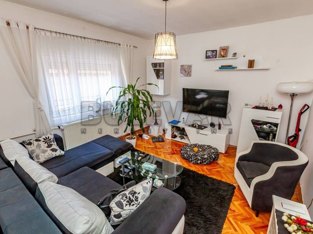 Samostalna porodična vila 230 m², Centar - Marger, Niš