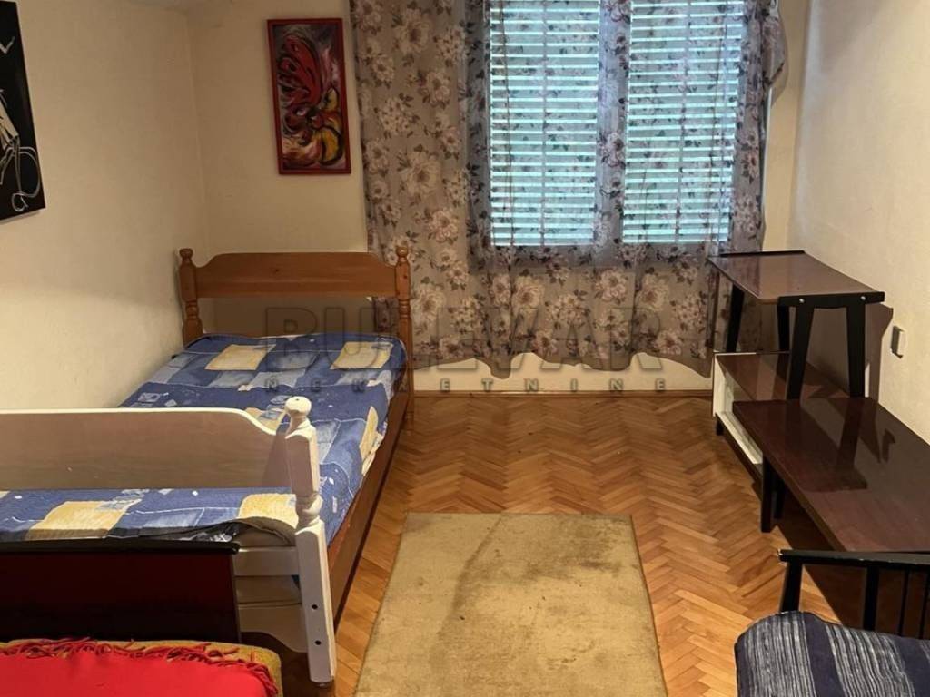 Samostalna porodična vila 144 m², Centar - Marger, Niš