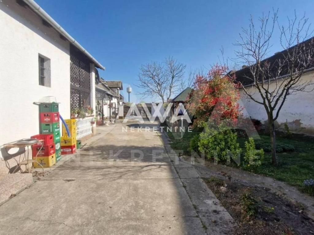 Samostalna porodična kuća 232 m², Apatin