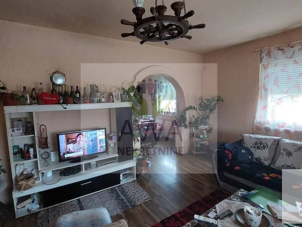 Samostalna porodična kuća 243 m², Odžaci