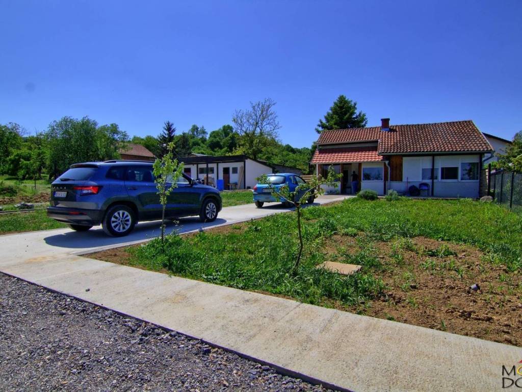 Samostalna porodična kuća 80 m², Industrijska zona, Beočin