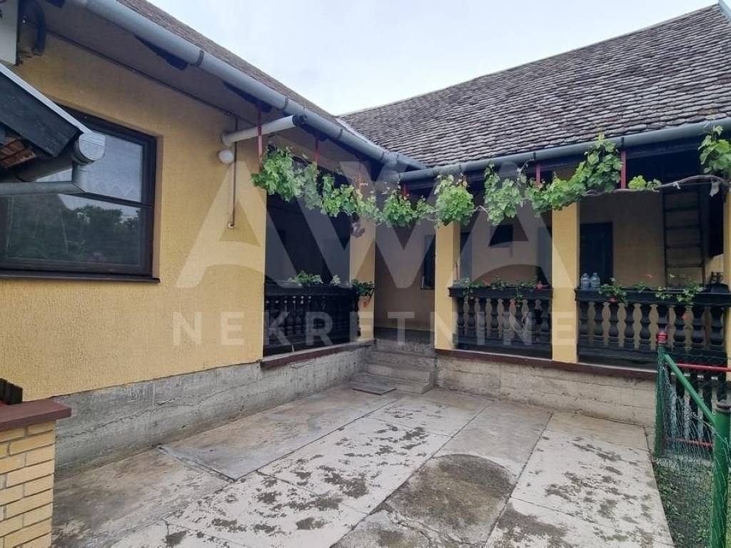 Samostalna porodična kuća 192 m², Apatin