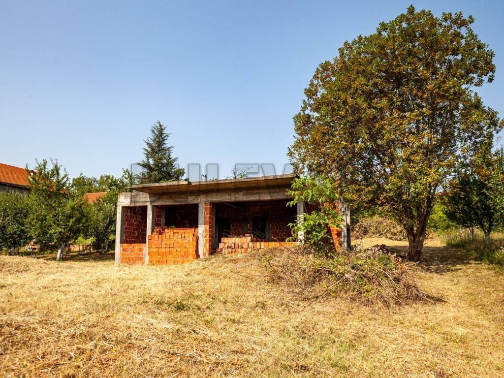Samostalna porodična vila 130 m², Centar - Marger, Niš