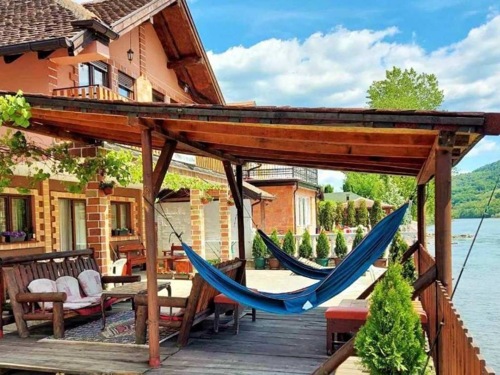 Samostalna porodična kuća Ulica Azbukovačka 3, Ljubovija