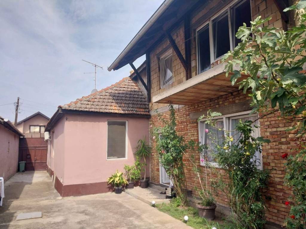 Samostalna porodična kuća 229 m², Peščara, Novo Selo, Subotica