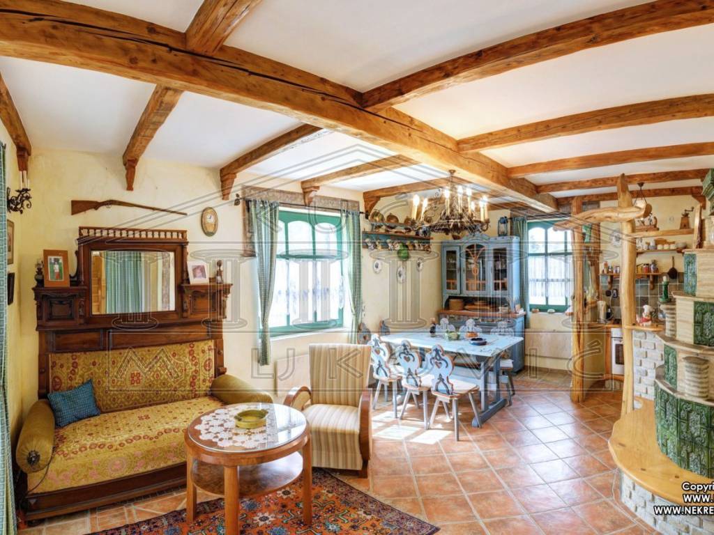 Samostalna porodična vila 160 m², Centar 1, Subotica