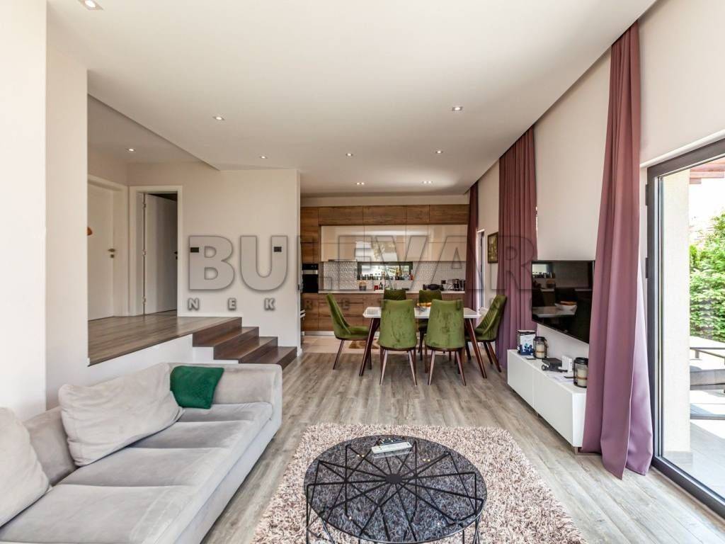 Samostalna porodična vila 175 m², novo, Centar - Marger, Niš