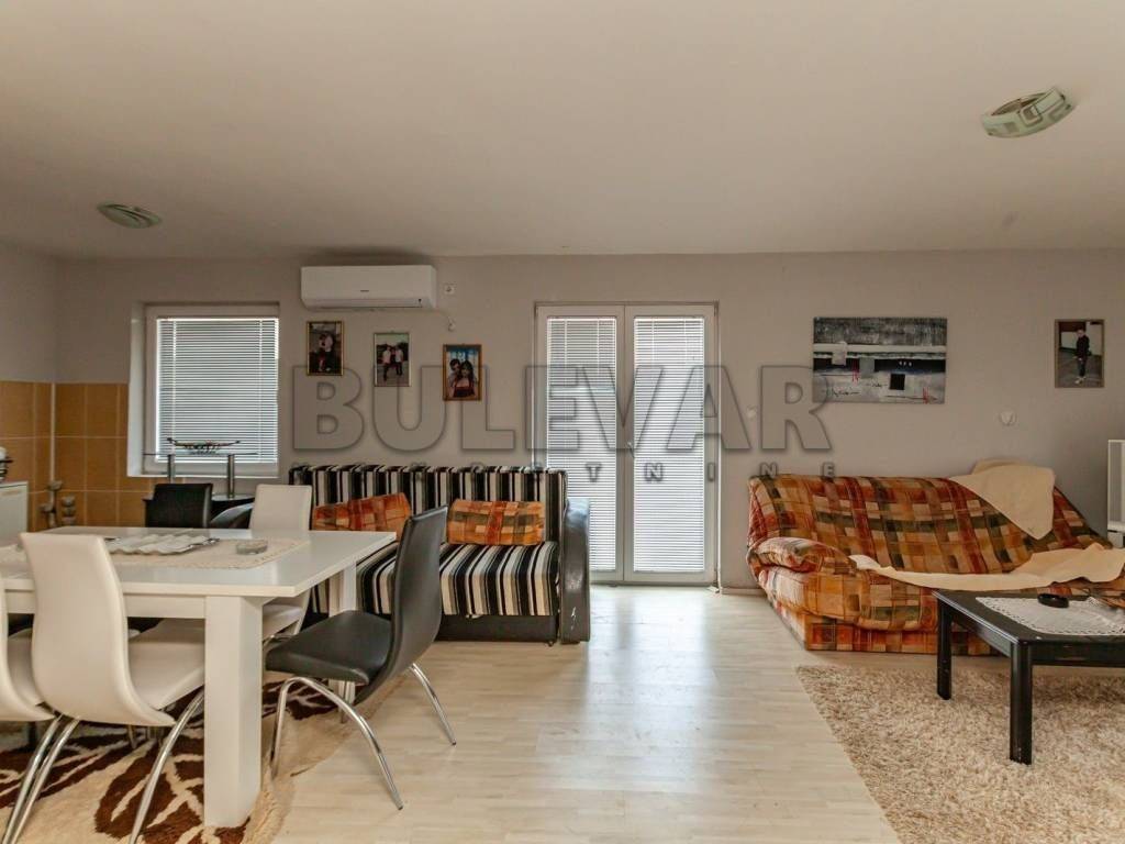 Samostalna porodična vila 200 m², Centar - Marger, Niš