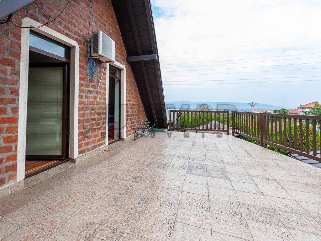 Samostalna porodična vila 267 m², Centar - Marger, Niš
