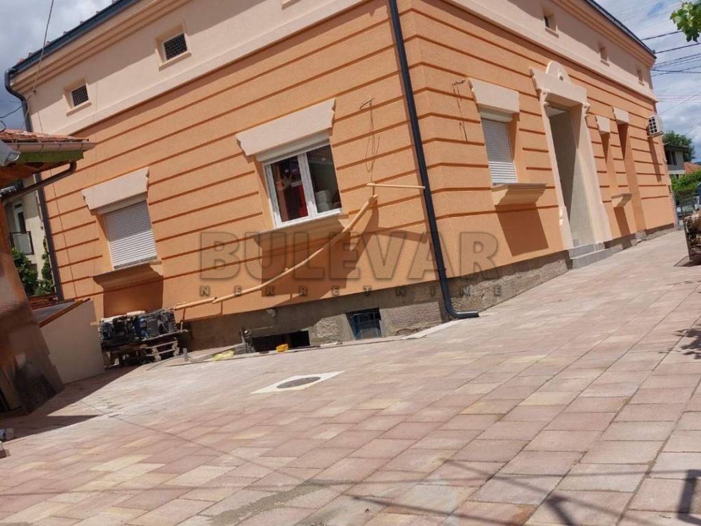 Samostalna porodična vila 360 m², Čačak