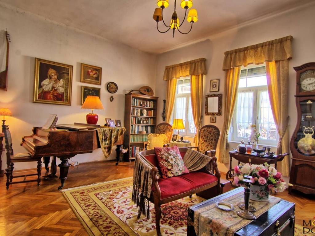 Samostalna porodična kuća 384 m², Centar, Sremski Karlovci
