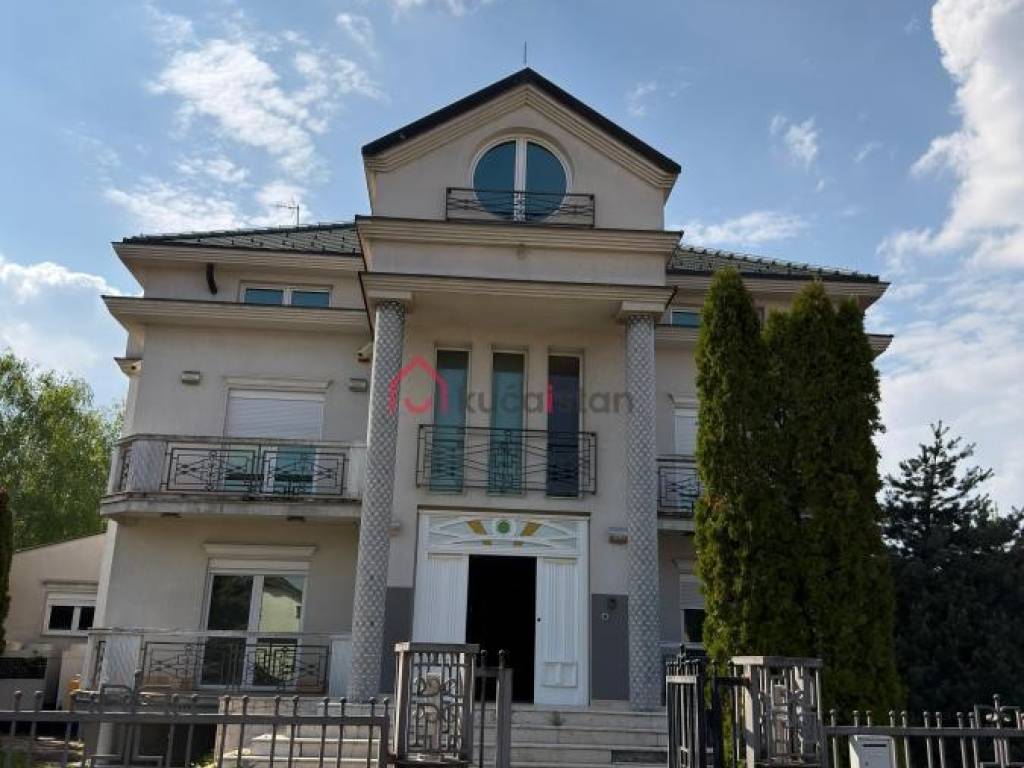 Samostalna porodična vila 750 m², novo, Novi Sad