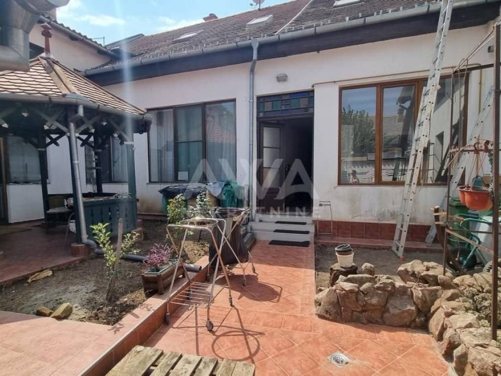 Samostalna porodična kuća 208 m², Sombor