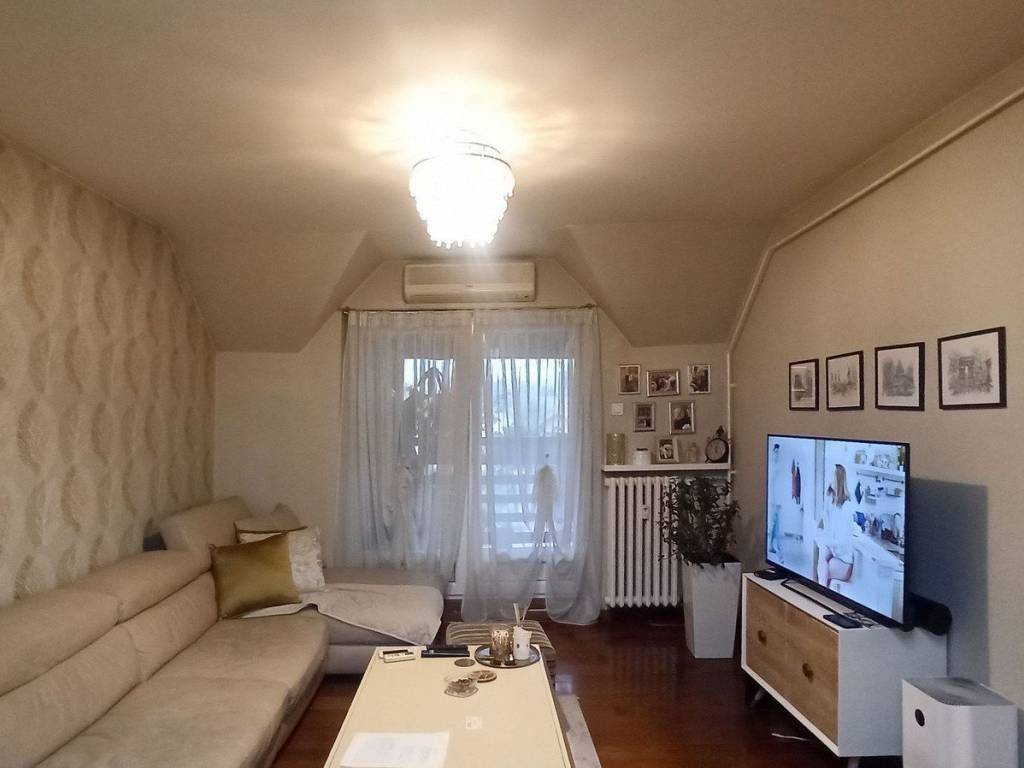 Trosobni stan Loznica, Loznica