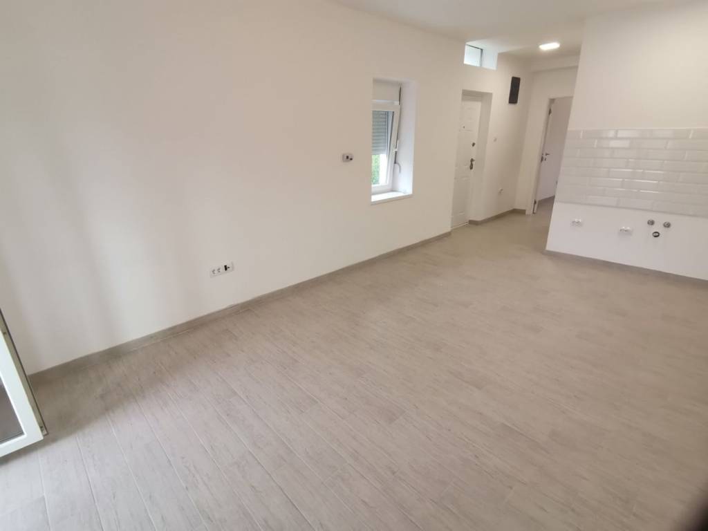 Dvosobni stan prizemlje, Veternička Rampa, Novi Sad