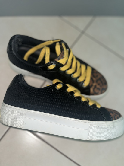 Guess patike