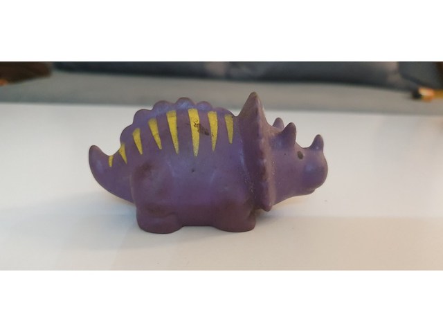 Figura - Dinosaurus (Triceratops) gumena za kadu