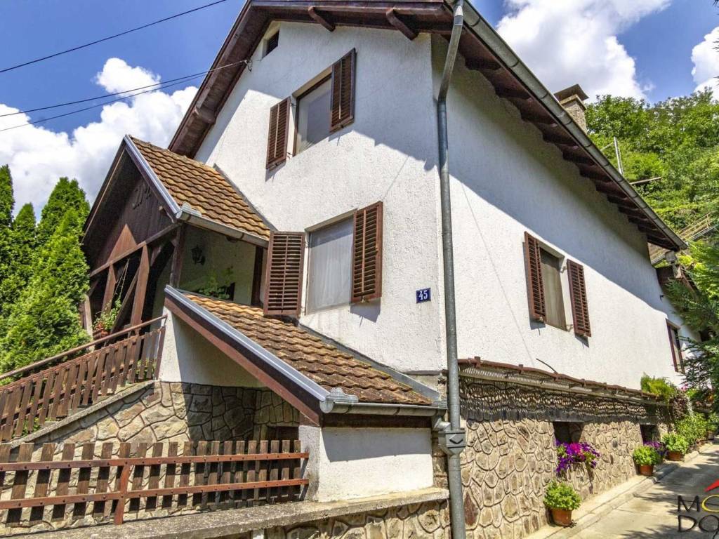 Samostalna porodična kuća 120 m², Ledinci, Novi Sad