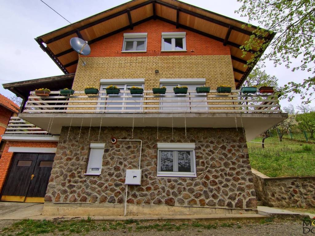 Samostalna porodična kuća 154 m², Industrijska zona, Beočin