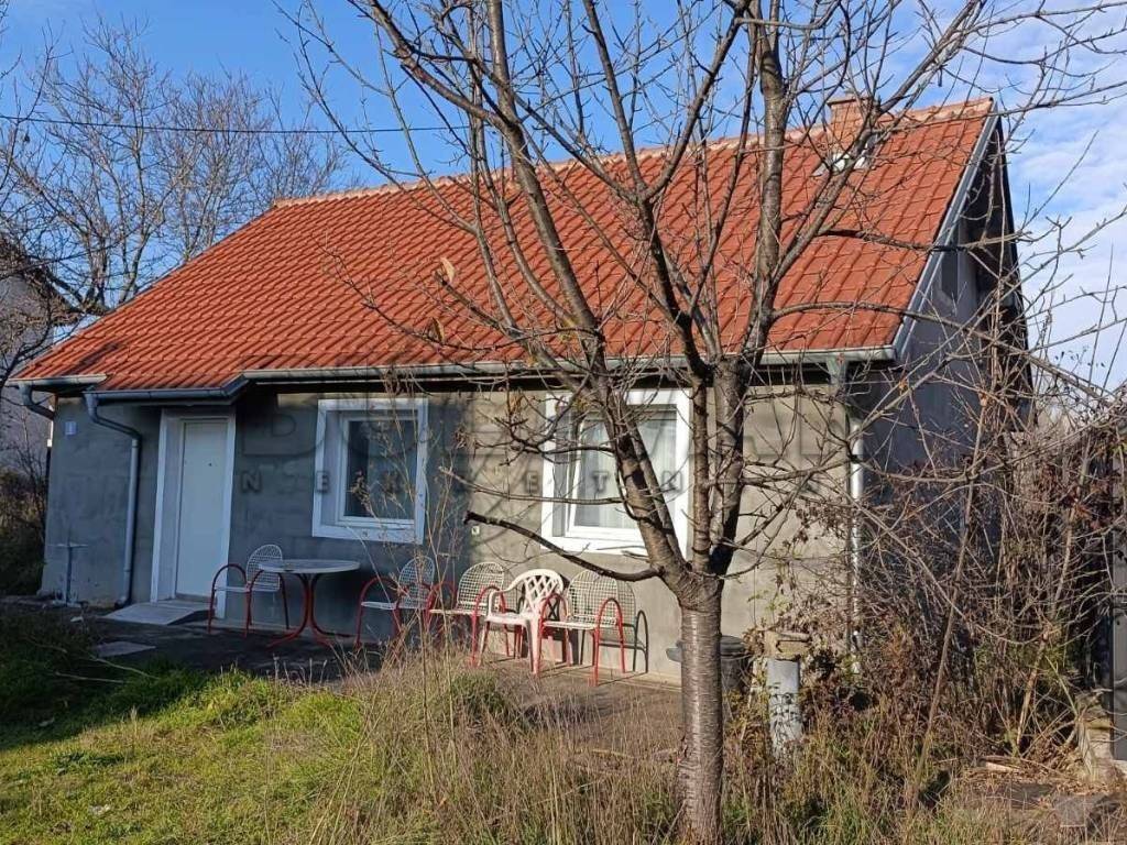 Samostalna porodična vila 100 m², Centar - Marger, Niš