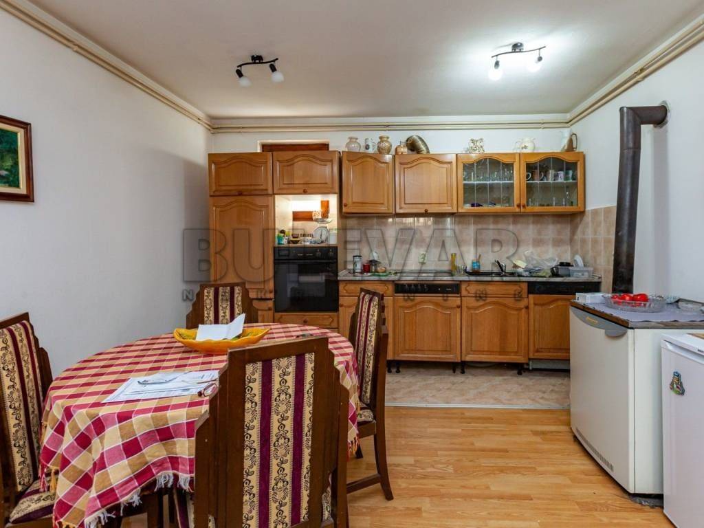 Samostalna porodična vila 300 m², Centar - Marger, Niš