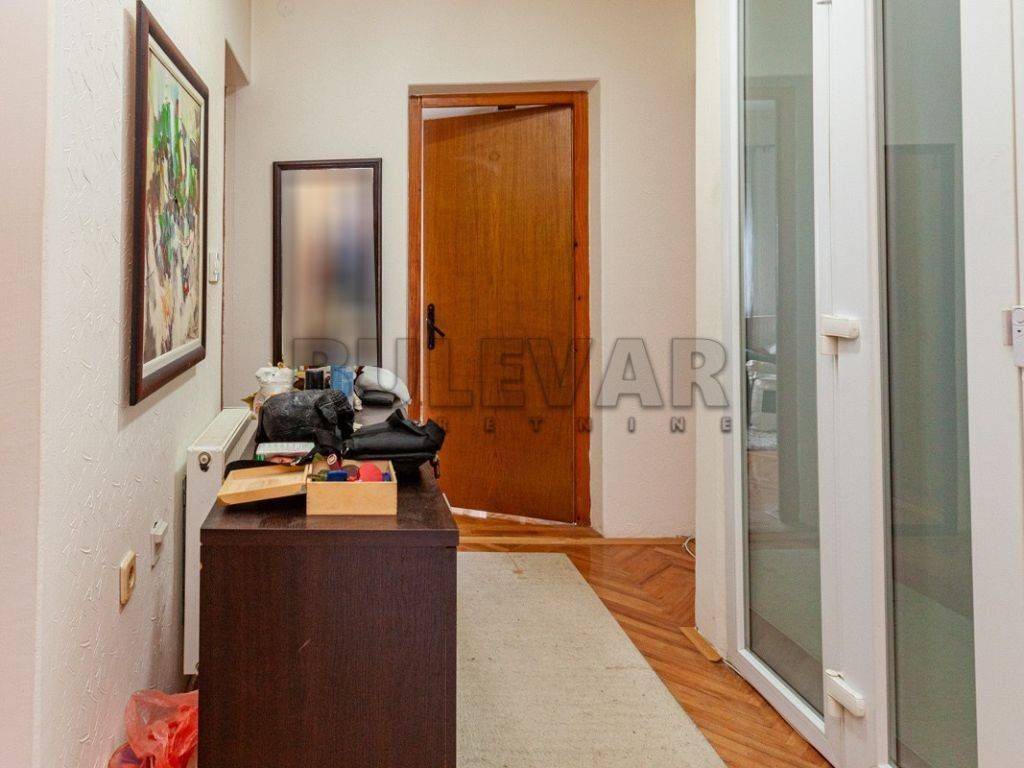 Samostalna porodična vila 323 m², Centar - Marger, Niš