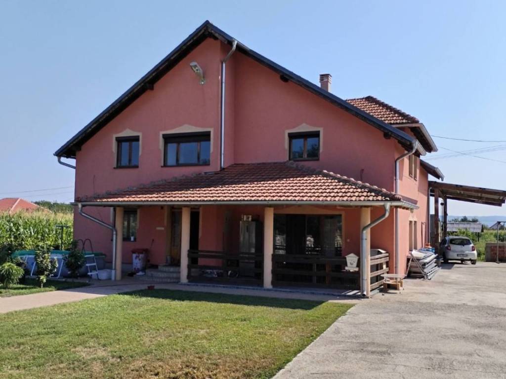 Samostalna porodična kuća 300 m², Čačak