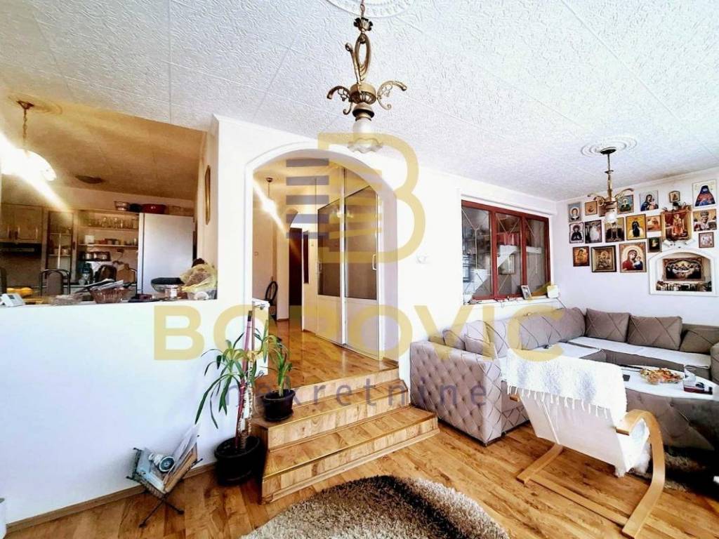 Samostalna porodična vila 250 m², Pančevo