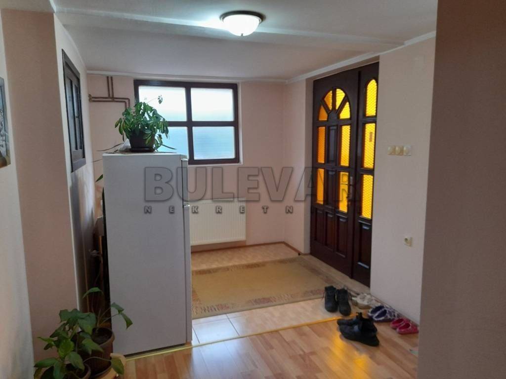 Samostalna porodična vila 420 m², Centar - Marger, Niš