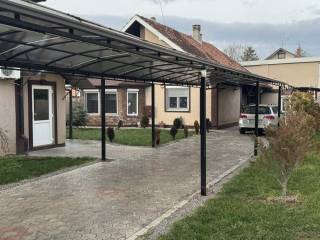 Samostalna porodična kuća 300 m², odlično stanje, Zrenjanin
