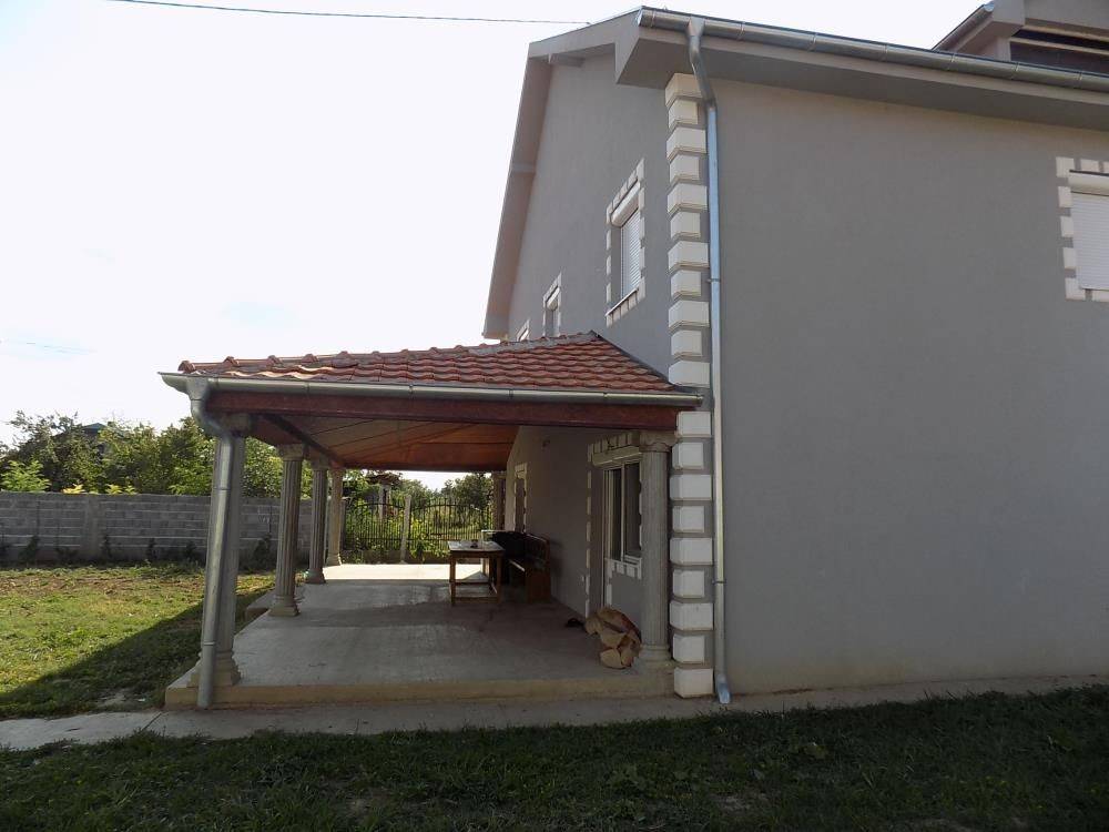 Samostalna porodična kuća 386 m², Jagodina