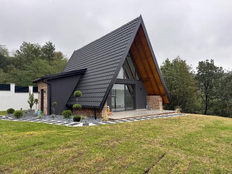 Samostalna porodična vila 120 m², novo, Beograd