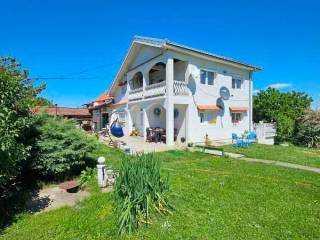Samostalna porodična vila 103 m², u dobrom stanju, Beograd