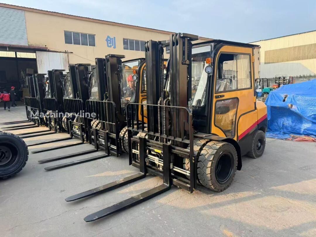 Novi Mitsubishi TRIPLEX 4.50 cabine total dizel viljuškar