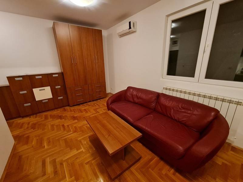 Dvosobni stan Surčinski Put, Beograd