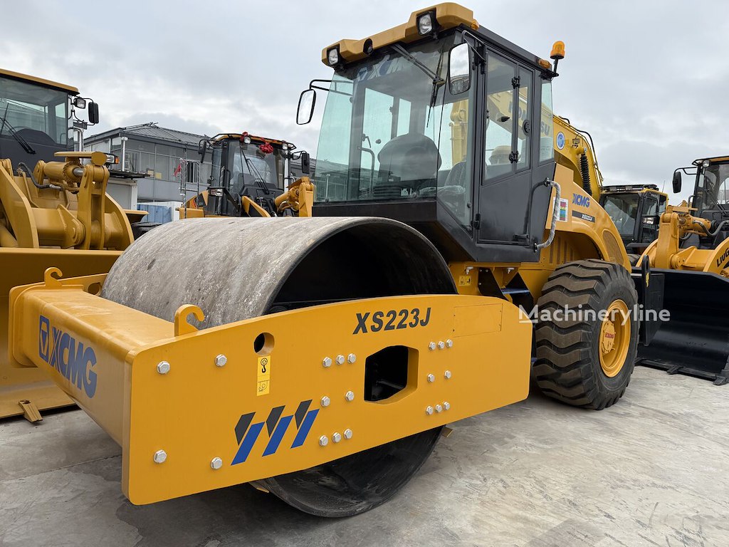 XCMG XS223J kompaktor s jednim valjkom
