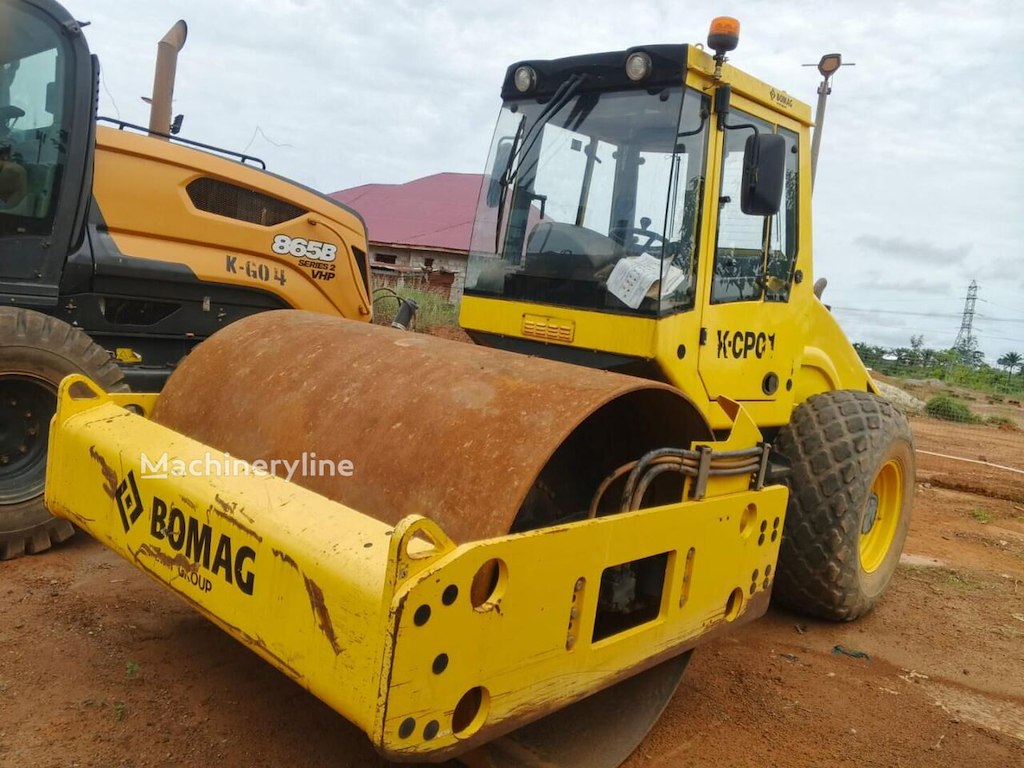 BOMAG BW211D-40 valjak za asfalt