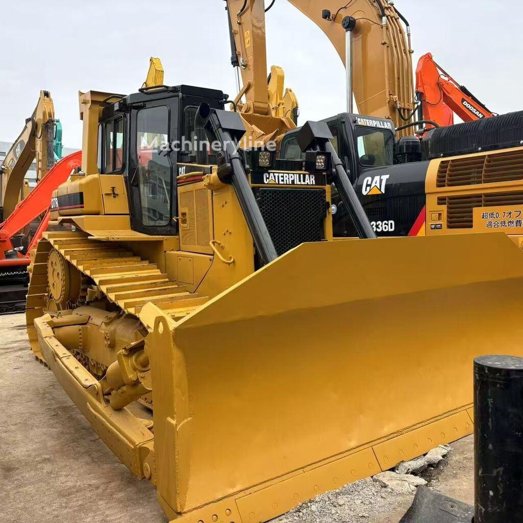Caterpillar D7R buldožer