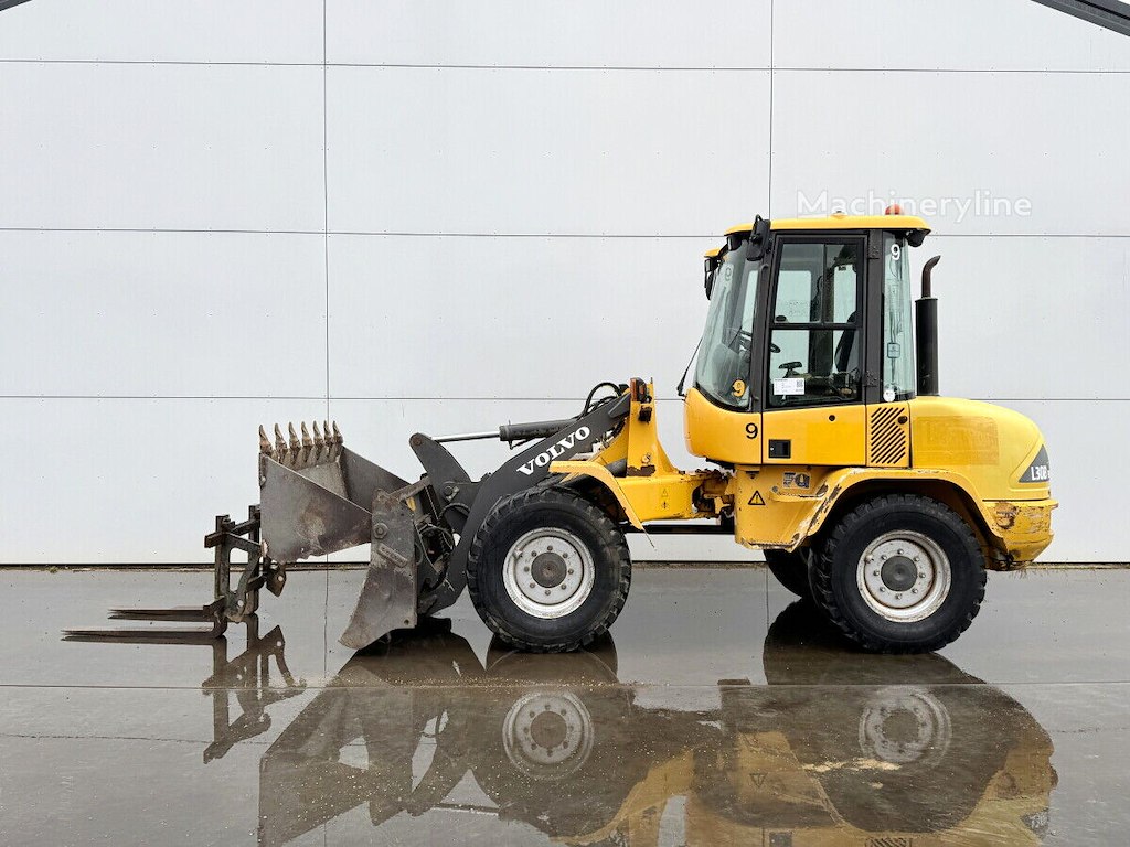 Volvo L30B prednji utovarivač
