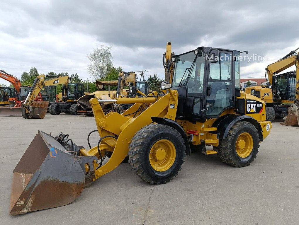 Caterpillar 908 prednji utovarivač